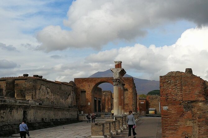 Explore Pompeii: 2-Hour Guided Walking Tour with Included Ticket - The Group Size and Tour Length: Pros and Cons