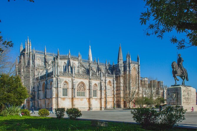 Fatima, Batalha, Nazare &Obidos Private Full Day Tour from Lisbon - Medieval Magic: Óbidos