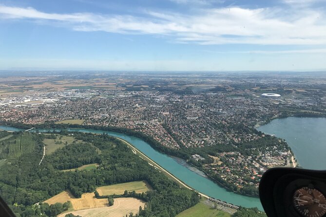 Fly above Lyon in a private plane - Comparing Value and Cost