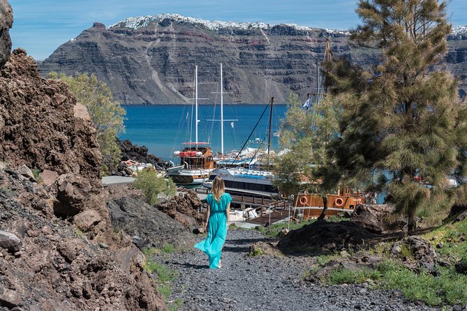 Full Day Boat Tour to Caldera Islands & Sunset in Oia by bus - FAQ