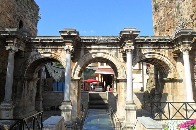 Full Day City Tour/2 Waterfalls, Boat Trip, Old Town - The Experience for Different Travelers