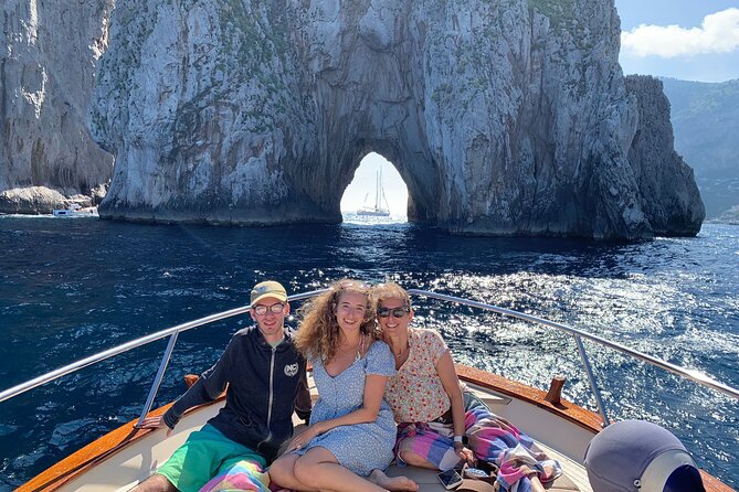 Full Day Private Boat Tour of Capri - FAQ
