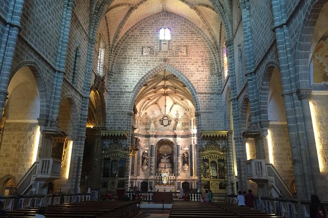 Full Day Private Tour in Évora and Arraiolos - Exploring Arraiolos Castle and Local Churches