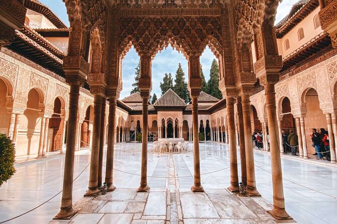 Group visit to the Alhambra and Generalife (tickets included) - Practical Considerations and Limitations
