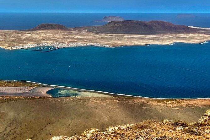 Lanzarote: Private island Grand Tour - The Spectacle of El Golfo: Volcano Crater and Lagoon