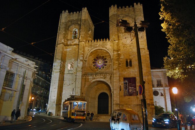 Live Fado Show with Traditional Dinner and Lisbon by Night - What’s Included and What’s Not