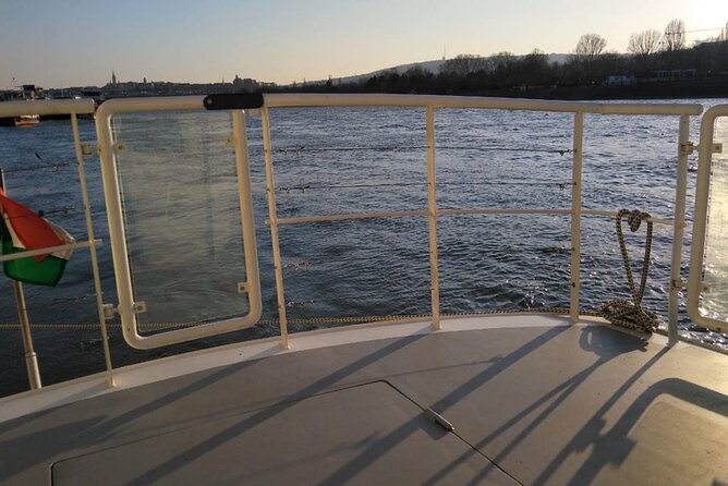 One hour Hen or Stag private party boat Budapest with unlimited beer and wine - FAQs