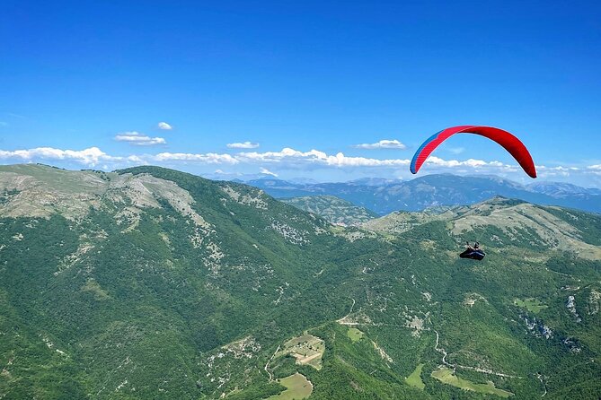 Paragliding flight over the Gardens of Ninfa - The Sum Up