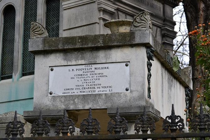 Pere Lachaise Cemetery Walking Tour in Paris - A Balance of History, Art, and Personal Touches