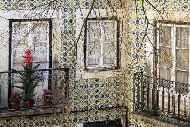 Private 4-hour city tour of Lisbon with driver & official guide w/ Hotel pick up - FAQ