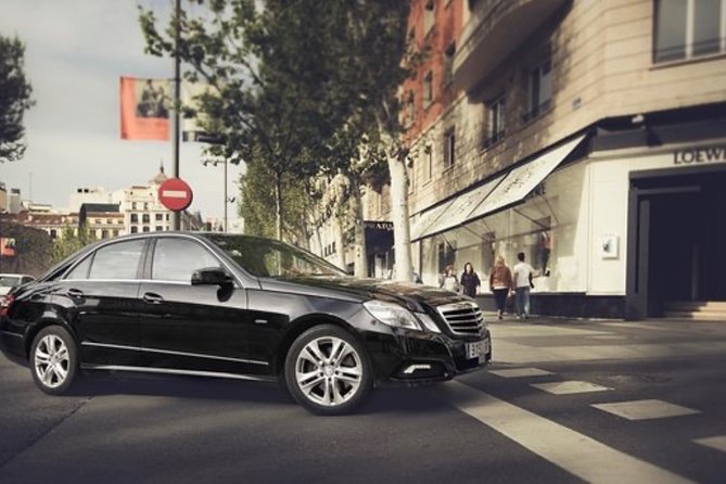 Private airport transfer: from the airport to the city of Luxembourg - Who Should Consider This Transfer?