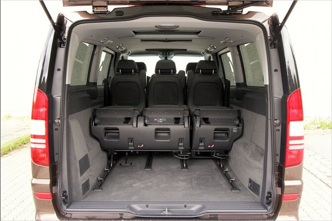 Private airport transfer in Vienna for up to 8 people in minibus - Drawbacks to consider
