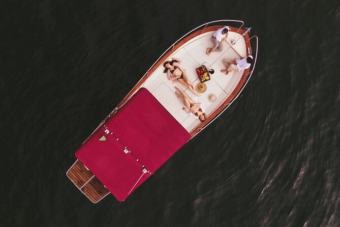 Private Boat Tour on Italian Gozzo on Lake Como - Practical Details: What to Know Before Booking