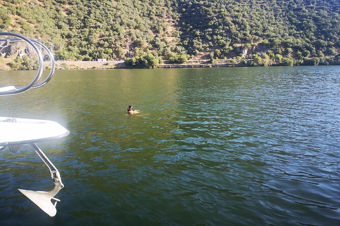 Private boat trip with lunch in a typical restaurant - Authenticity and Exclusive Access