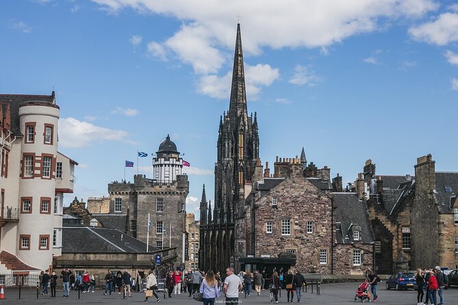 Private Full-Day Walking Tour in Edinburgh with Edinburgh Castle - The Experience in Practice