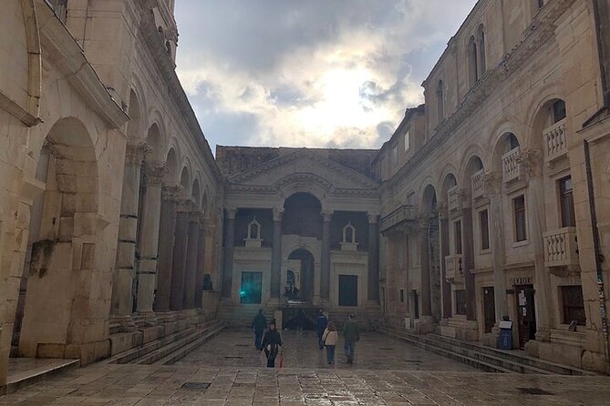Private History Split Walking Tour in English - Riva Harbor and the Model of the Palace