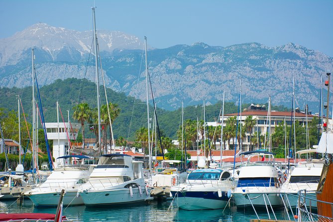 Private Luxury Yacht Tour with Lunch and Drinks - Price and Value: Is It Worth It?