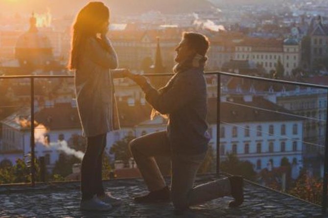 Private Photo Session with a Local Photographer in Prague - Practical Tips