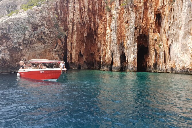 Private Red Rocks and Pakleni Islands beach hopping speedboat tour - Practical Considerations