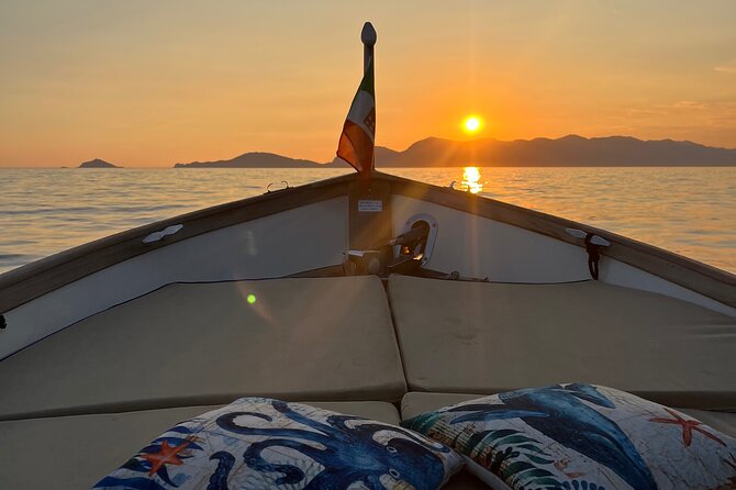 Private Sunset Aperitif on a Boat in the Gulf of Poets - Who Would Love This Experience?