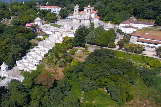 Private tour 3 days Fatima-Aveiro-Porto-Guimaraes-Braga-Santiago de Compostela - The Sum Up