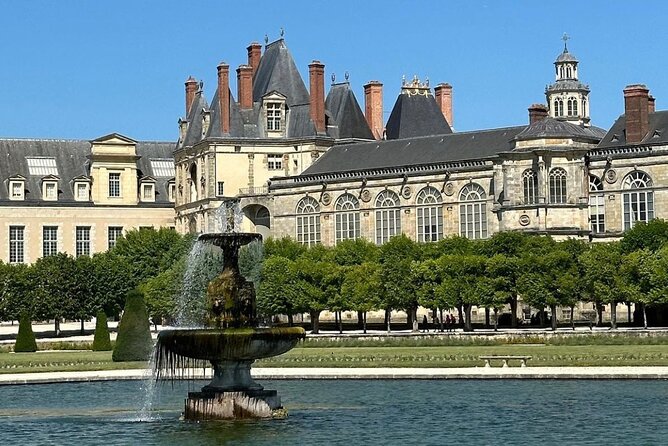 Private tour of the Great Christmas of Vaux le Vicomte and Fontainebleau - Analyzing the Value