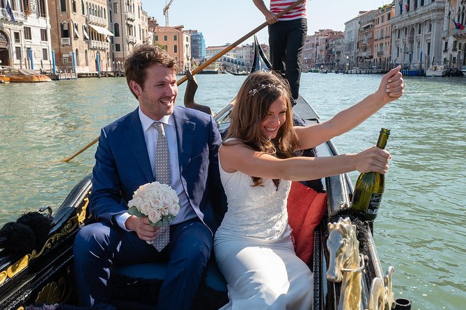 Renew your wedding vows on a romantic gondola - Authentic reviews and insights