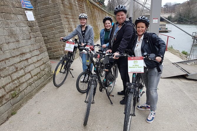 Rome Tiber cycle path: Electric & Muscle Rental Bike - The Value of the Rental Equipment and Extras