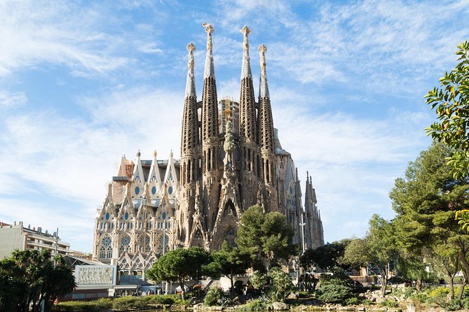 Sagrada Familia English Guided Tour & Optional Tower Access - FAQ