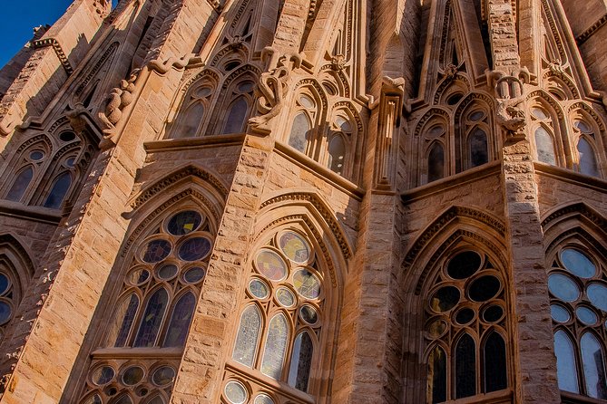 Sagrada Familia: Fast Track Guided Tour with optional Tower - The Authentic Experience