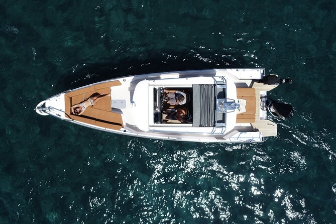 Santorini Half Day MotorCruiser Private Cruise incl. Meal,Drinks &Free Transport - Who Will Love This Experience
