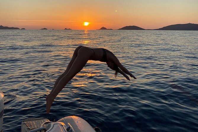 Sunset boat cruise with Aperitif at the Sanguinary Islands - FAQs