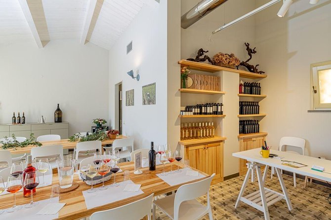Sunset Tour with visit and guided tasting of 5 wines and local products - Who Will Love This Experience?