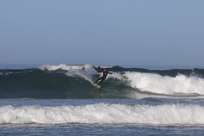 Surf Class in Almada - The Location and Atmosphere