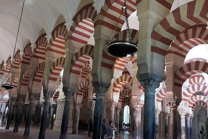 Tour pour la mosquée, l'Alcazar et le quartier juif - Wandering the Jewish Quarter