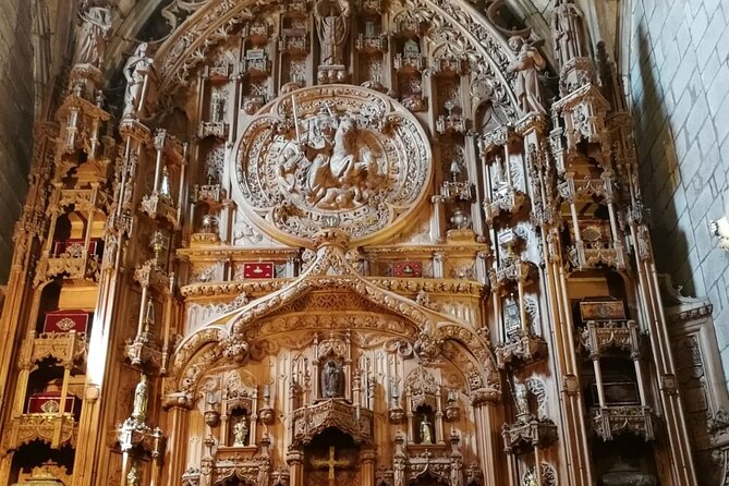 Visit to the Cathedral of Santiago with Roofs and Optional Portico - The Sum Up