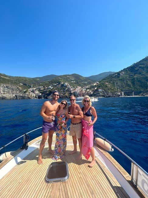 5 LANDS LUXURY BOAT TOUR - Scenery and Highlights: Navigating the Gulf of Poets