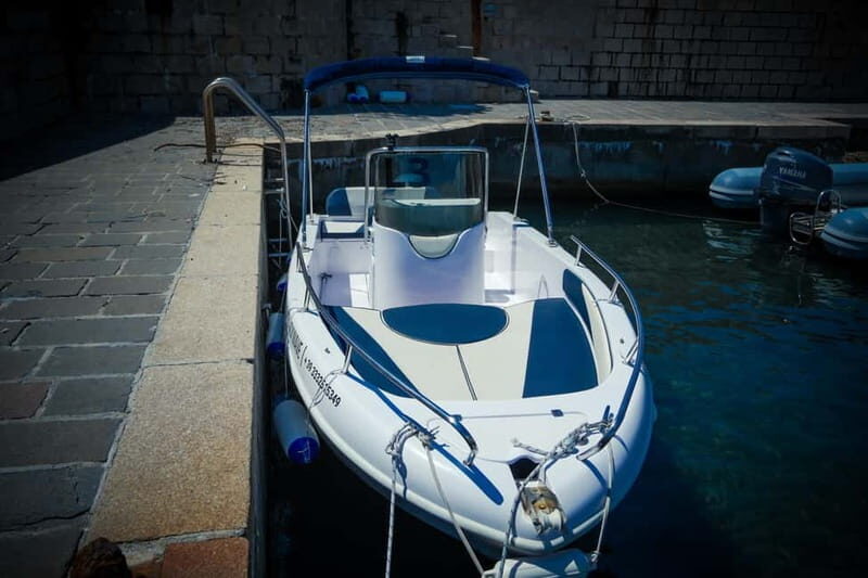 530 Dinghy Rental - The Coastline and Its Hidden Charms