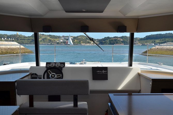 1H power catamaran up to 18 people in Lisbon - Authentic Trip Insights