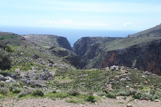 Above ARADENAgorge, MARMARAbeach, LIVANIANA. - Logistics and Tips