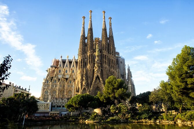 Arrival Transfer from Barcelona Airport BCN to Barcelona in Private Car/Van - The Sum Up