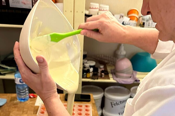 Chocolate Bonbon Making Class in Sitges - Who Will Love This?
