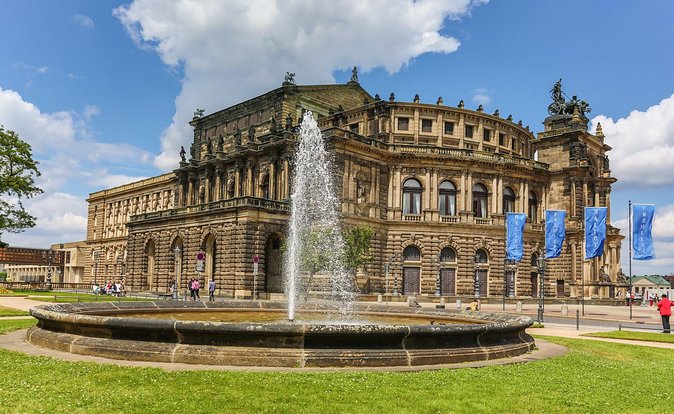 Classical Dresden Walking Tour with licensed Guide - The Procession of Princes (Fürstenzug)