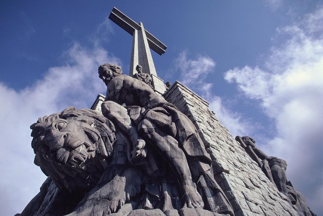 El Escorial and Valley of the Fallen Private Tour - Stop 3: Exploring the Town of San Lorenzo de El Escorial