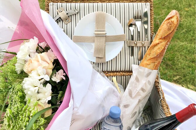 Experience a Decadent French Picnic with Wine Pairing in Paris - The Experience: How It Unfolds