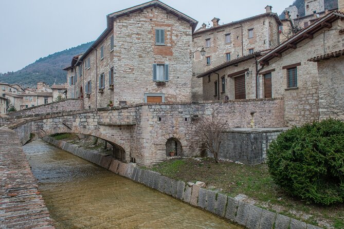 Gubbio: Private walking tour with official guide - Logistics and value