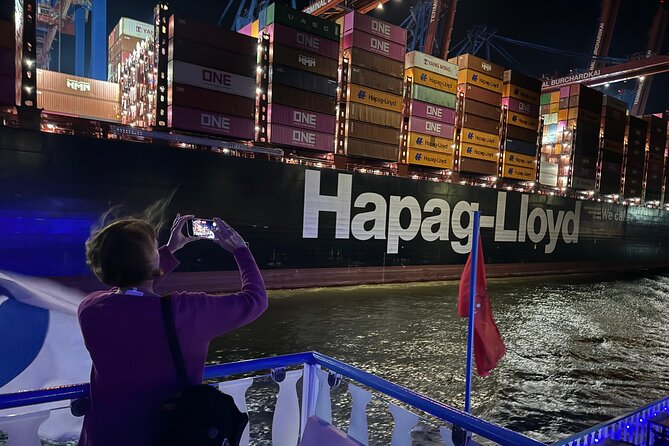 Hamburg: 1-hour evening light cruise - The Sum Up