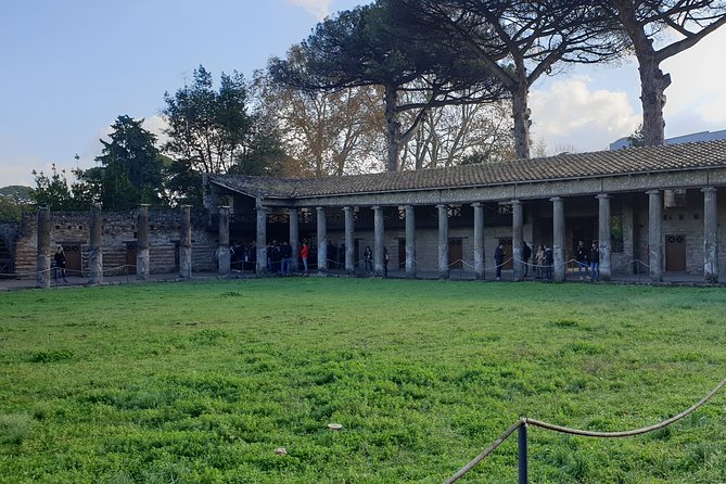 Pompeii tour with entrance ticket! - Who Should Book This Tour?