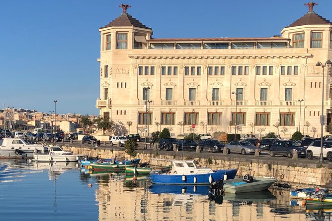 Private boat tour 1h Ortigia and caves with tales - FAQs
