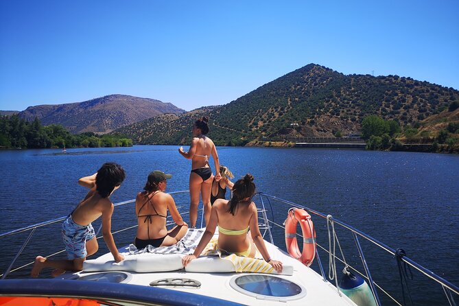 Private boat trip with lunch in a typical restaurant - Price and Value